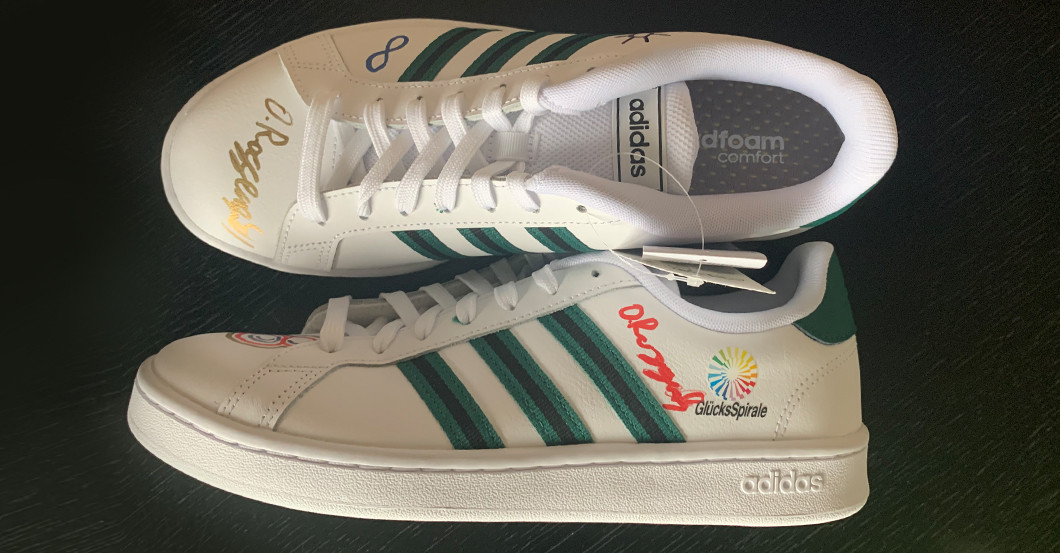 Charity-Auktion: Deutschland-Achter signiert persönlich gestaltete ...