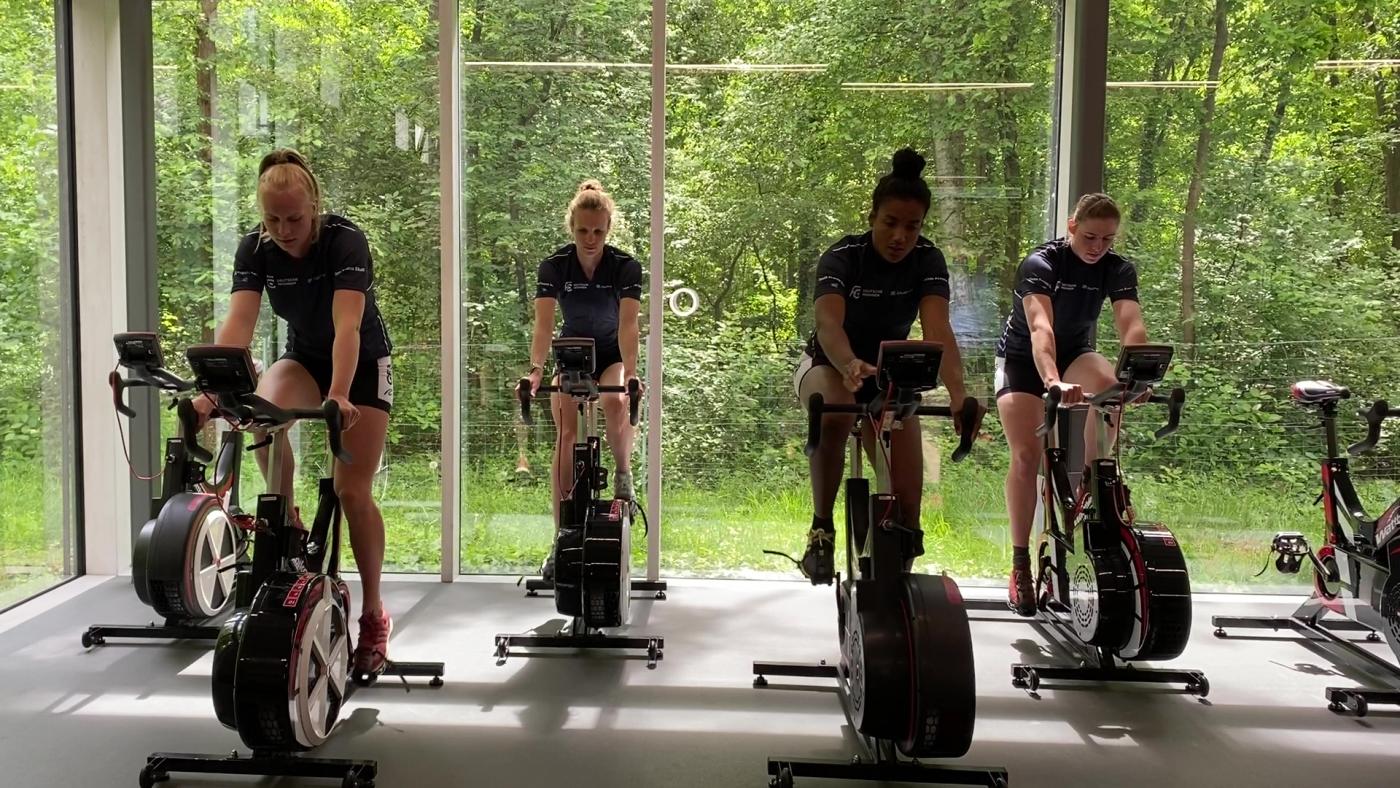 Deutsche Wohnen stellt Trainingsequipment für das Team Frauen Skull ...